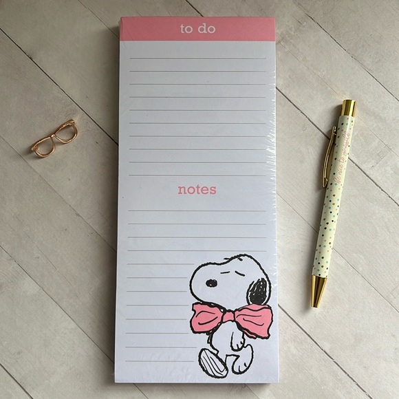 Graphique | Bags | Snoopy Memo List Pad With Pink Bow | Poshmark